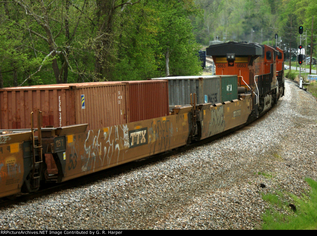 839 - BNSF 6663 trails on Q12227 at the eas w.e. Reusens.